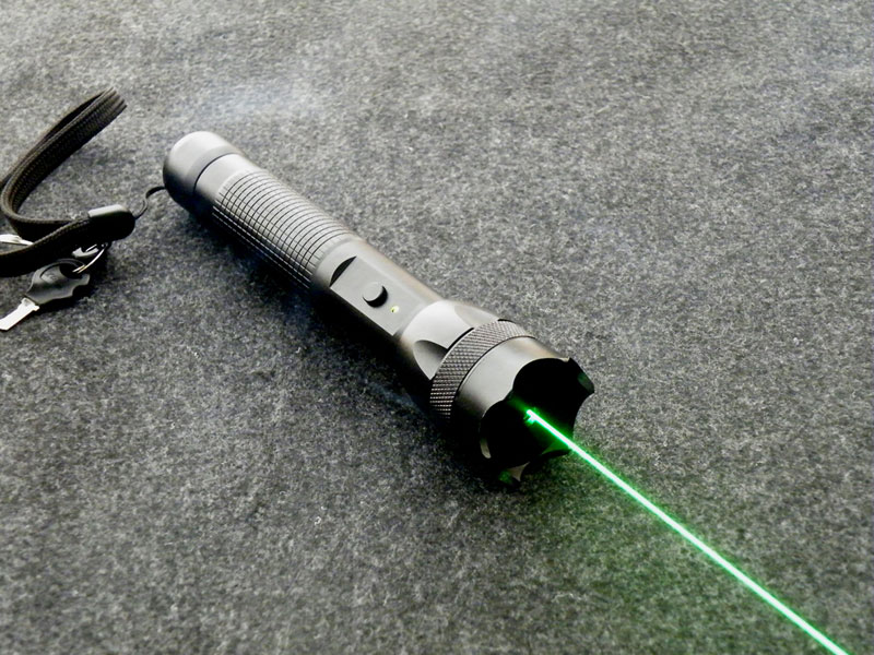 300mw Green Laser glare flashlight for outdoor -- With Pulsating mode ...